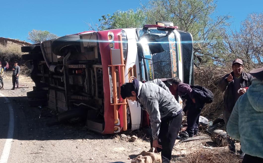 Dos Muertos Y Varios Heridos Tras Vuelco De Bus En La Carretera Entre